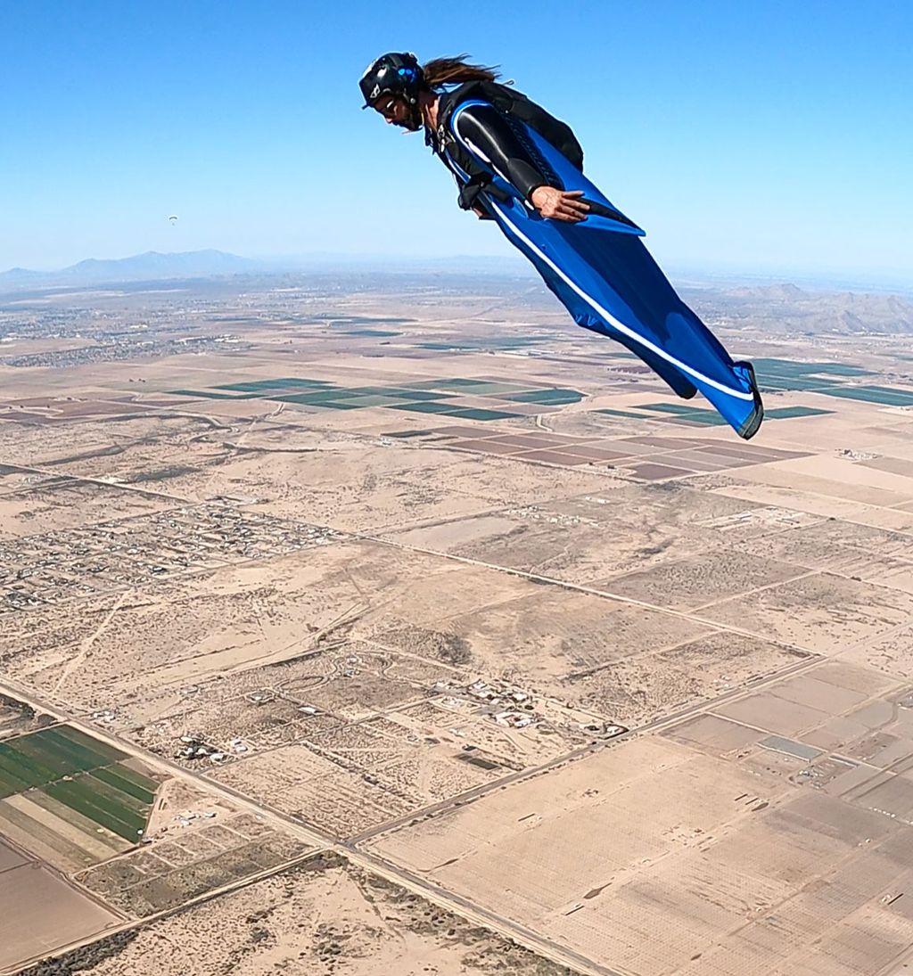 Wingsuit and Base Jumping Equipment: AURA 5 | Squirrel