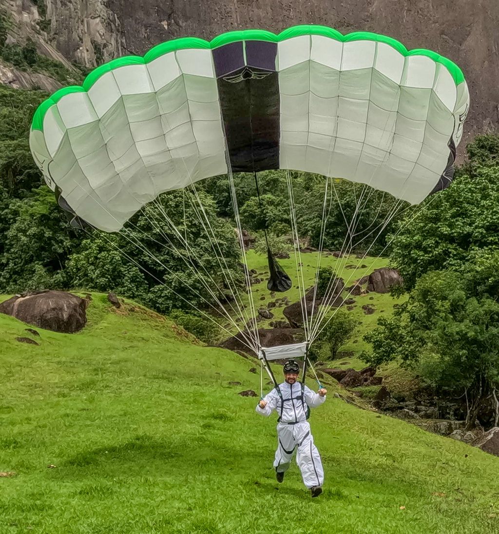 BASE Jumping Tracking Suit: Sumo 4 | Squirrel