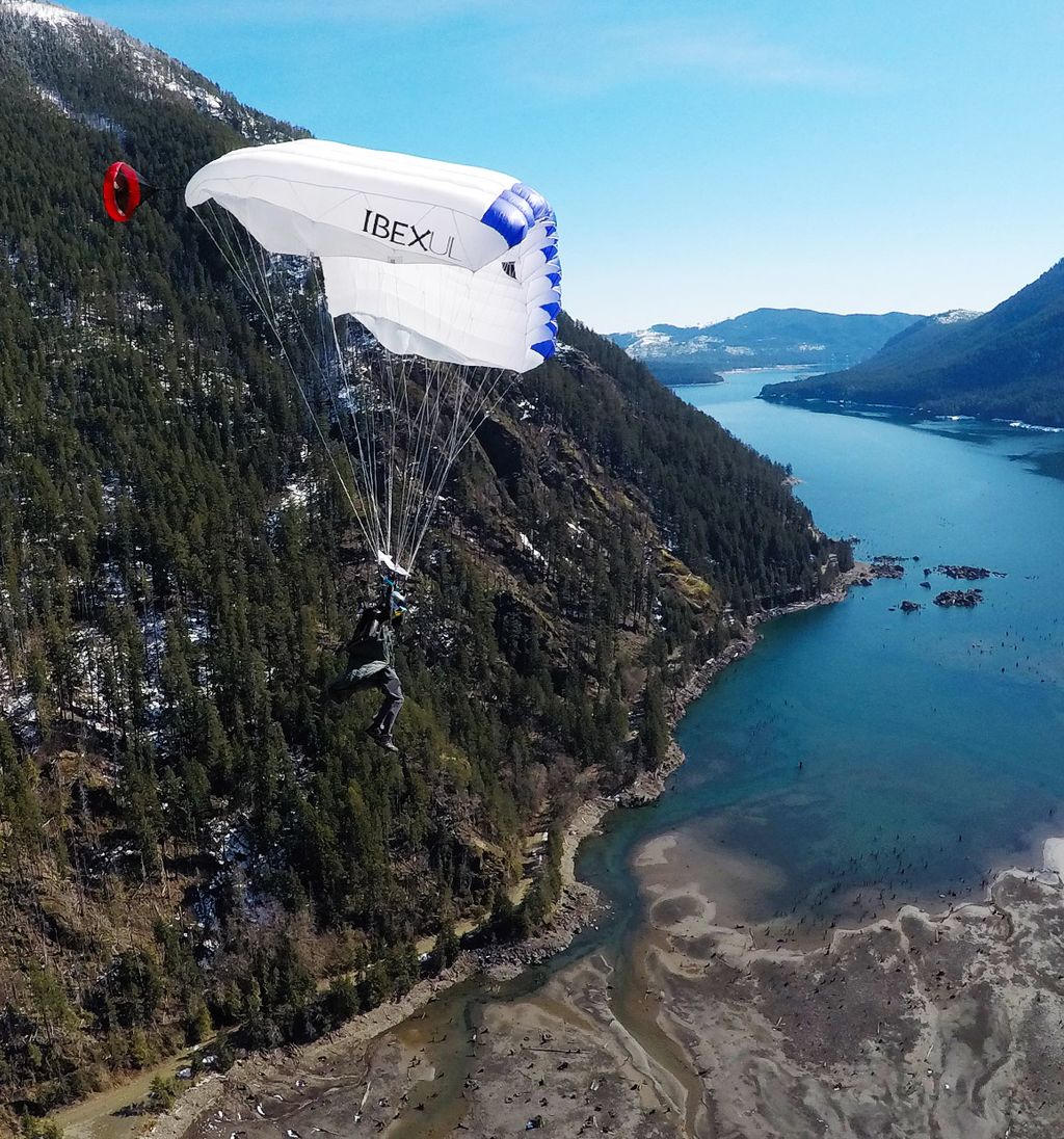 BASE jumping gear: BASE jumping parachute: IBEX.UL | Squirrel