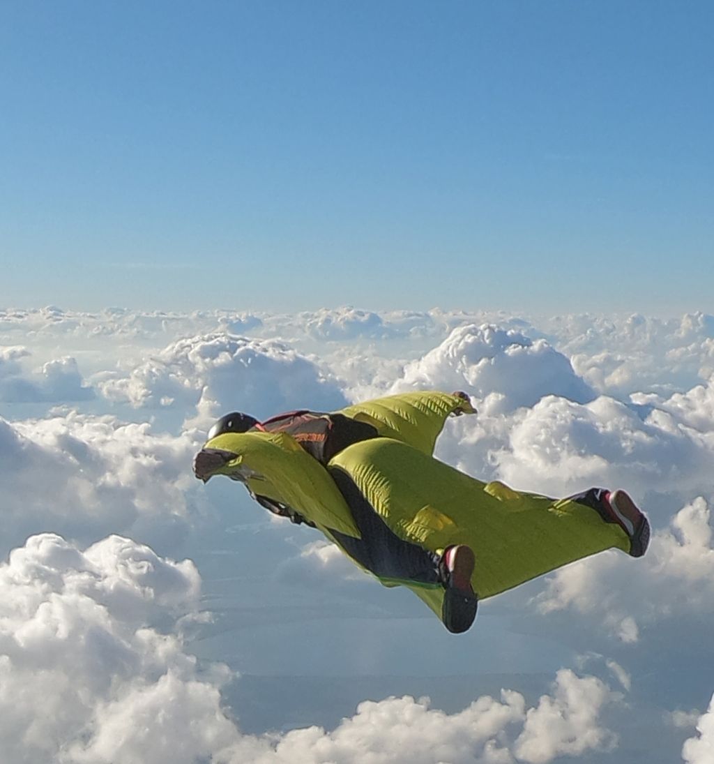 Intermediate wingsuit for skydiving and BASE jumping: Swift 3 ...