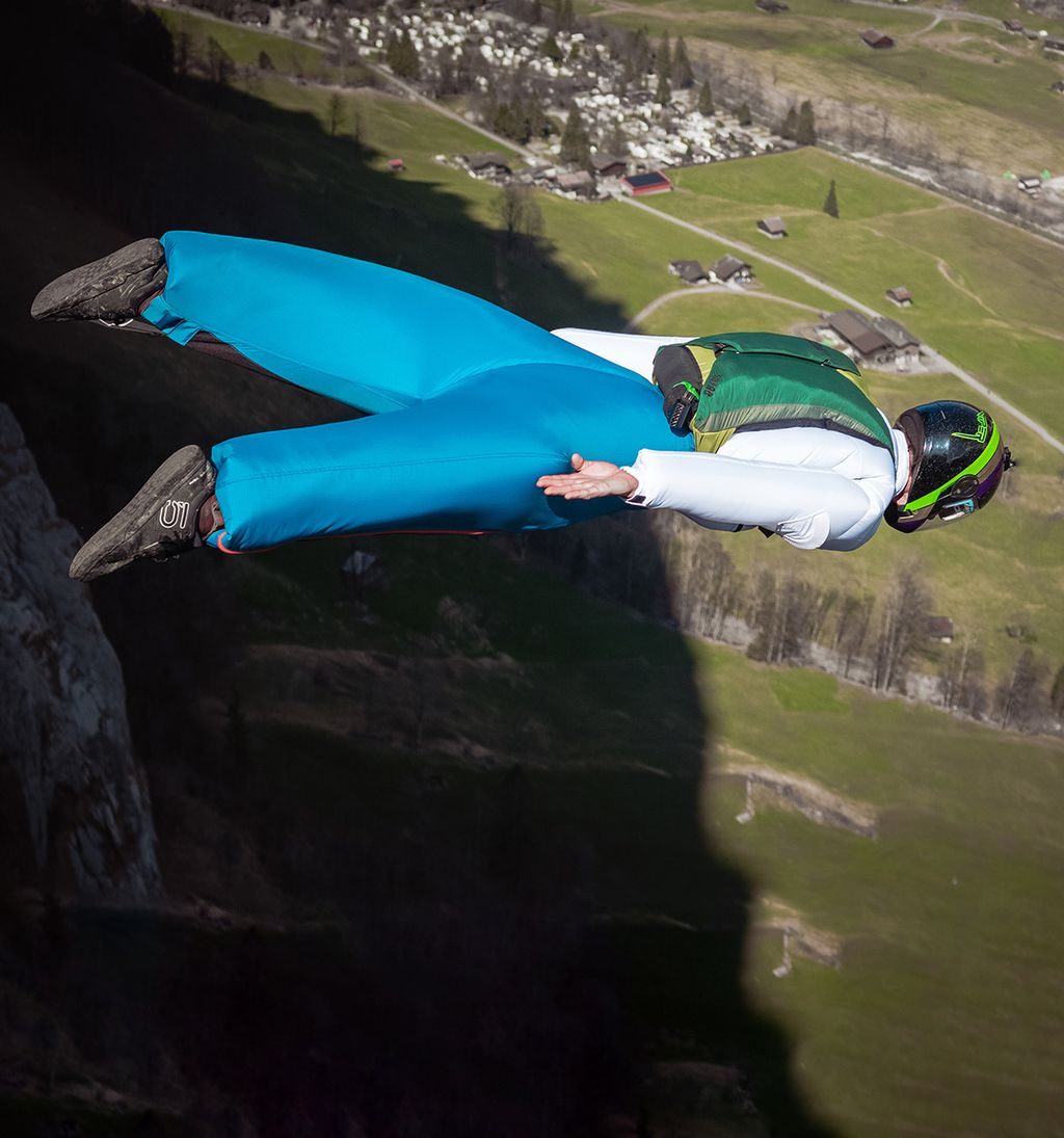 The perfect first BASE tracking suit : Sumo 5 | Squirrel