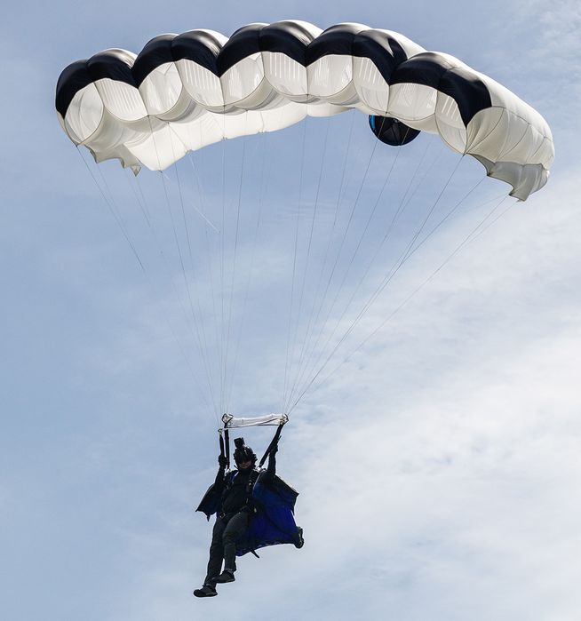 BASE jumping gear: BASE jumping parachute: 5-Lite | Squirrel squirrel ...