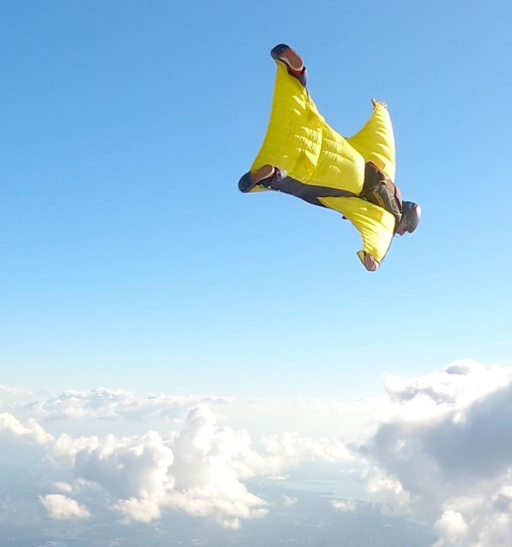 Intermediate wingsuit for skydiving and BASE jumping: Swift 3 ...