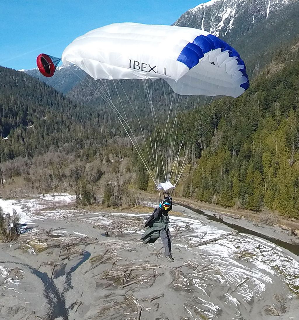 BASE jumping gear: BASE jumping parachute: IBEX.UL | Squirrel