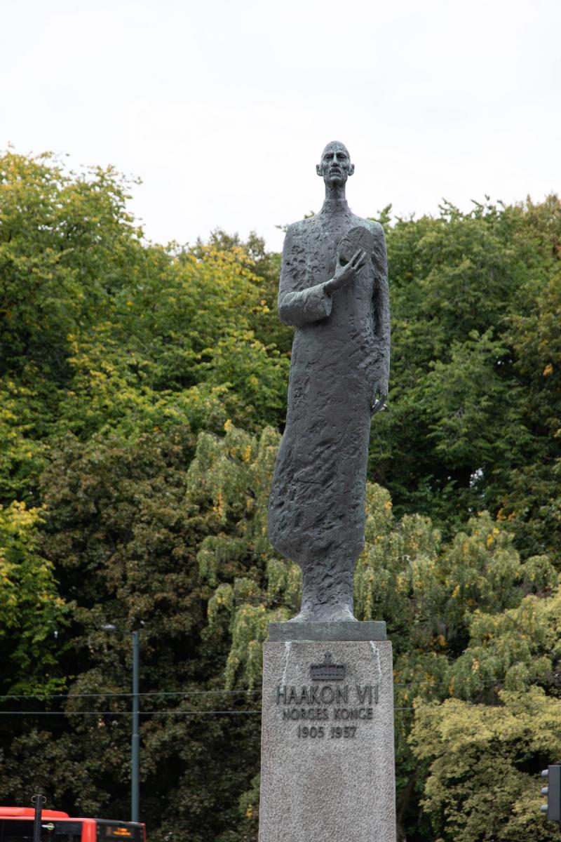 Nils Aas Haakon VII-statue – Kunstavisen