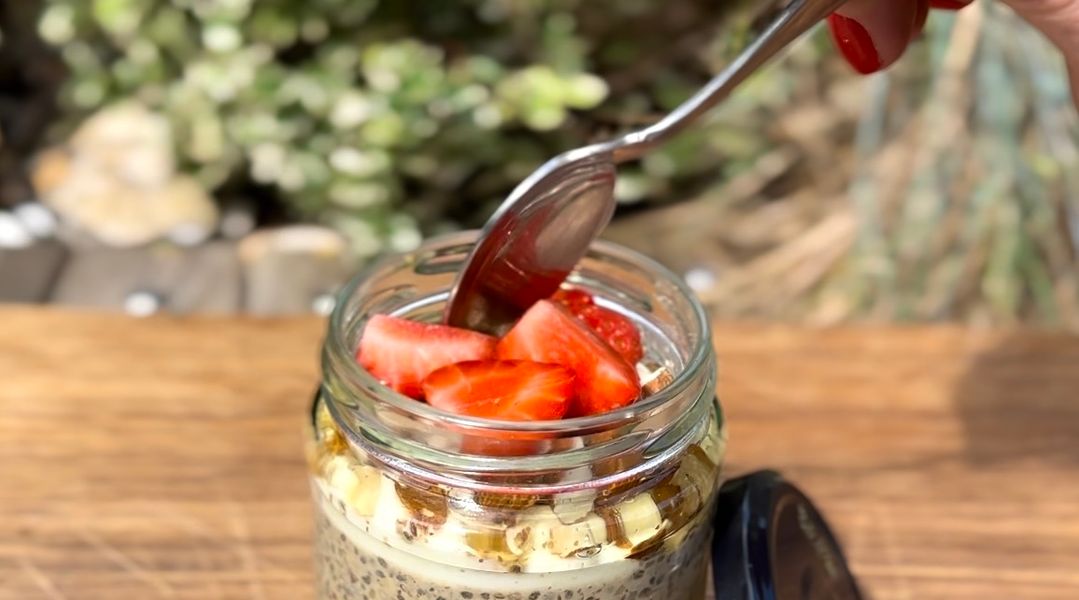 Omega 3 Coffee Overnight Oats - LEON