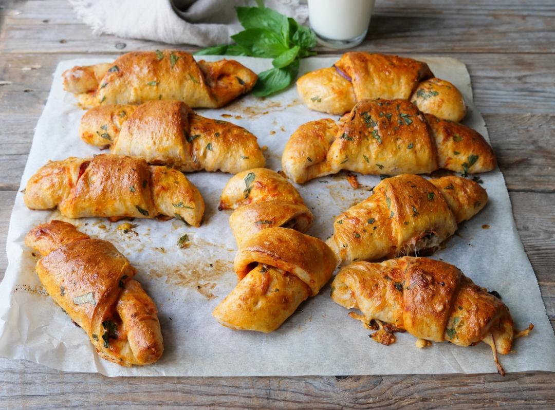 Fylte horn med ost og skinke