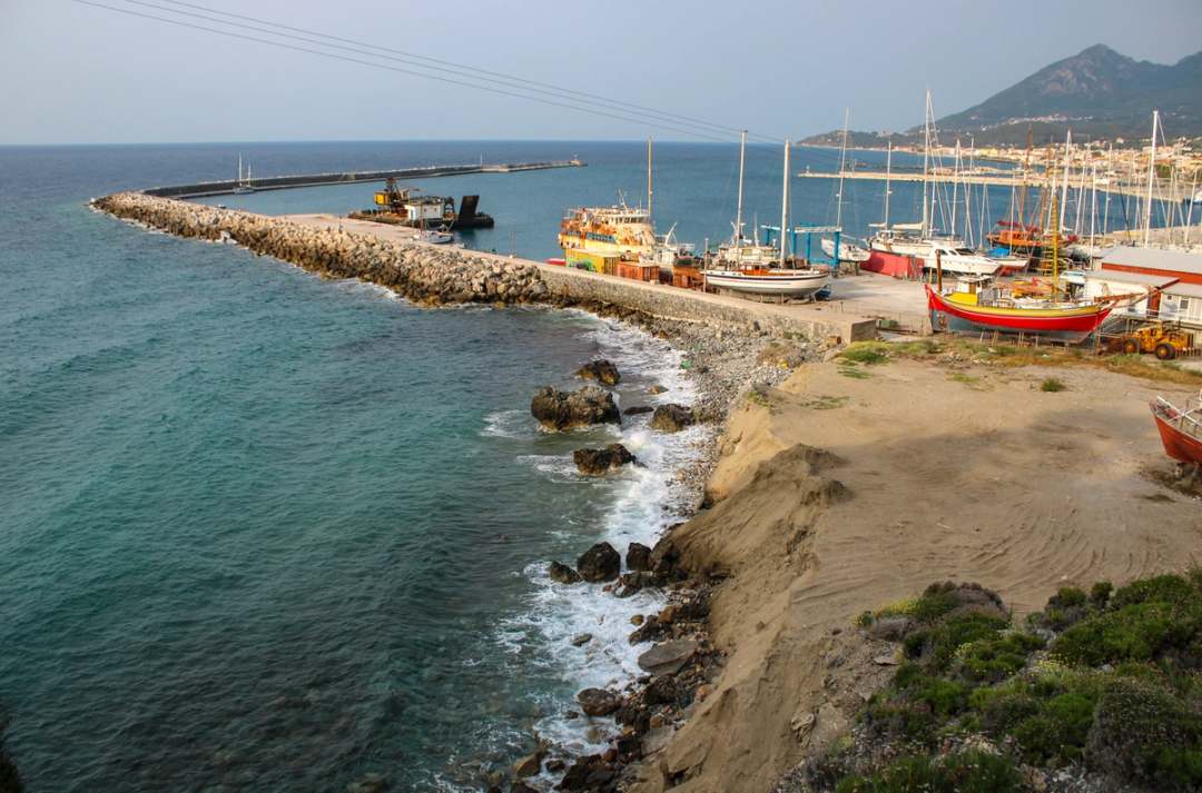 Mytilene to Karlovasi lauttaliput - Vertaile hintoja ja aikoja