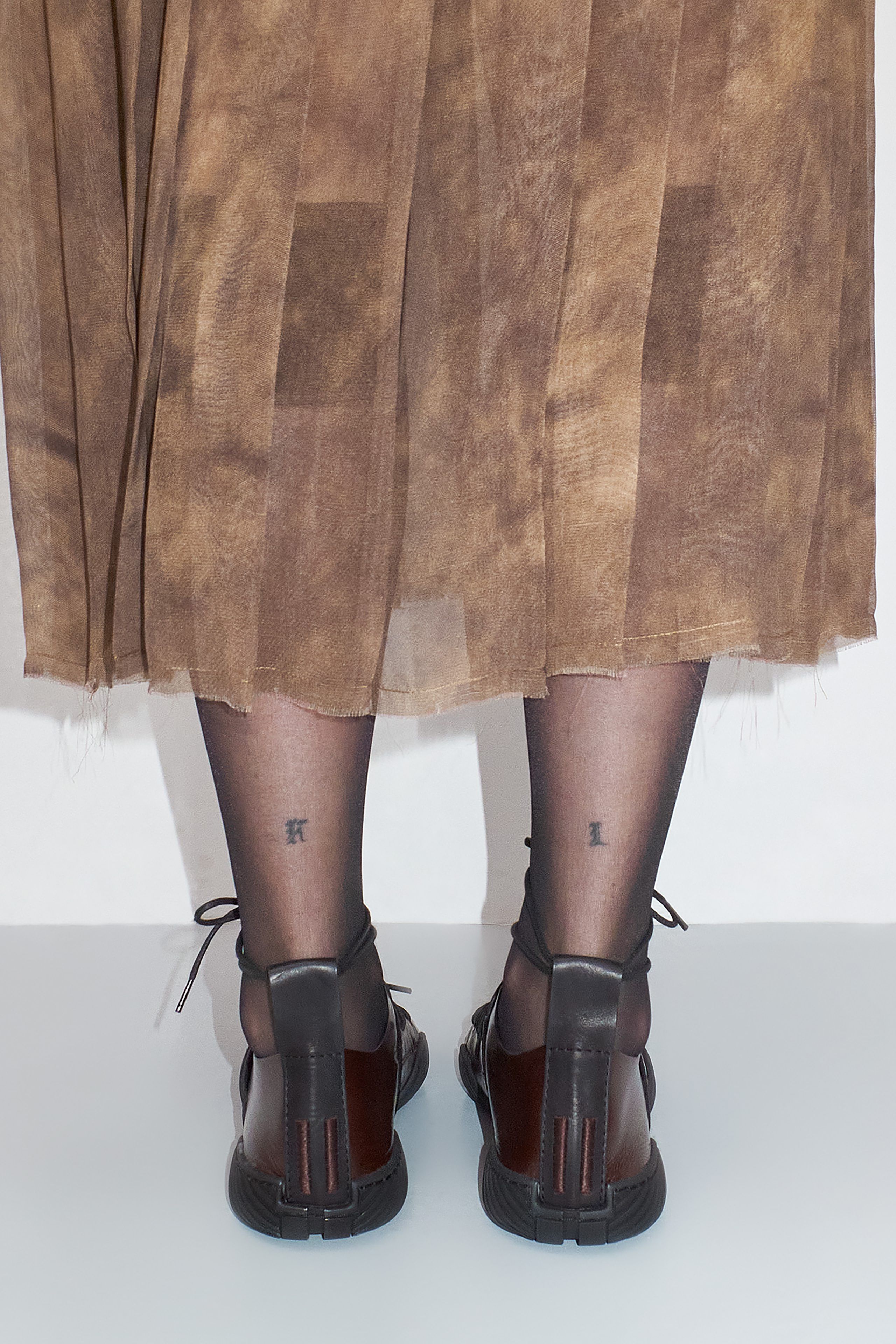 Prudence Brown Lace Sneakers | Miista