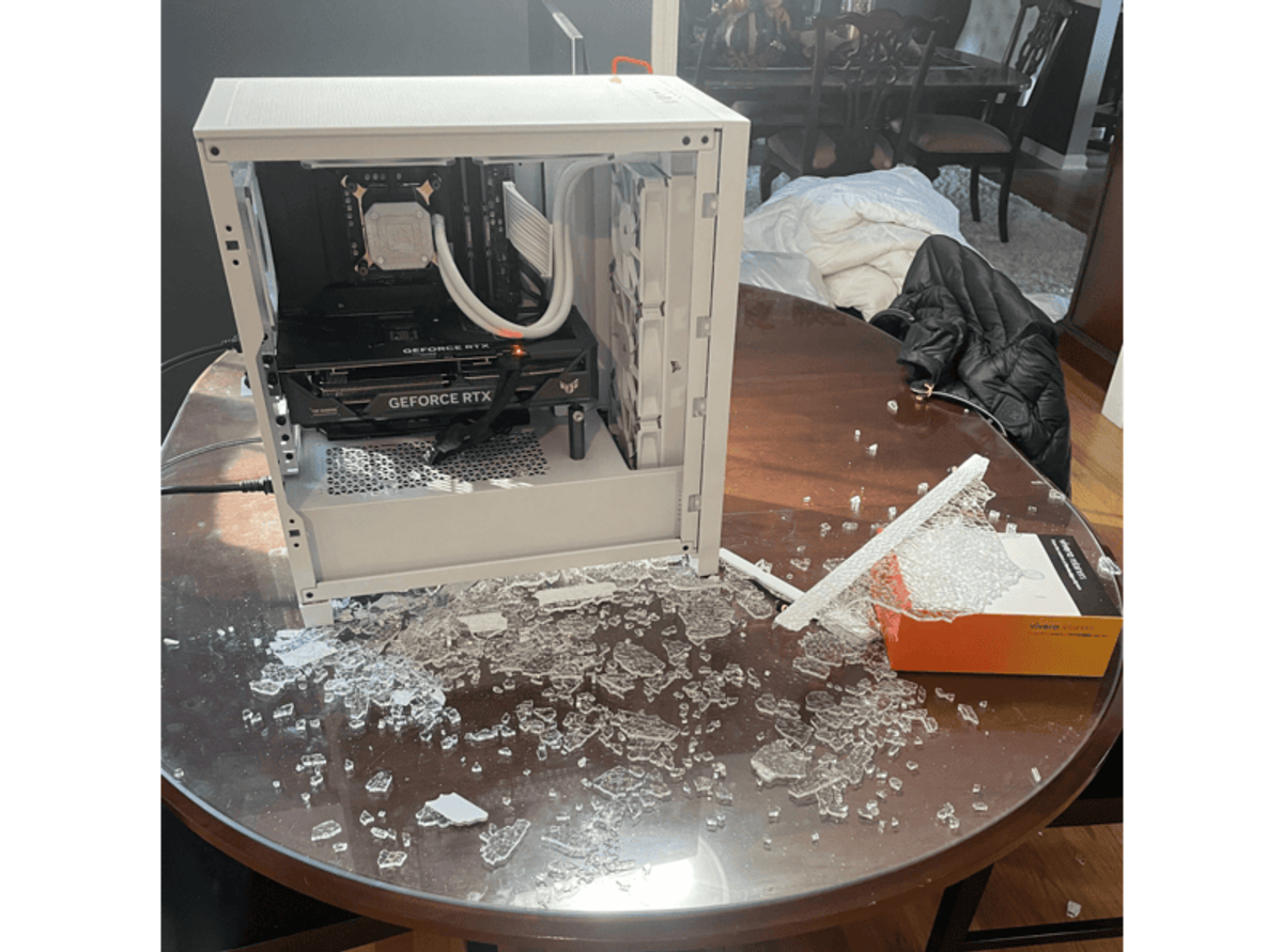 Acrylic vs Tempered Glass PC Side Panel: Which is Better? | HYTE