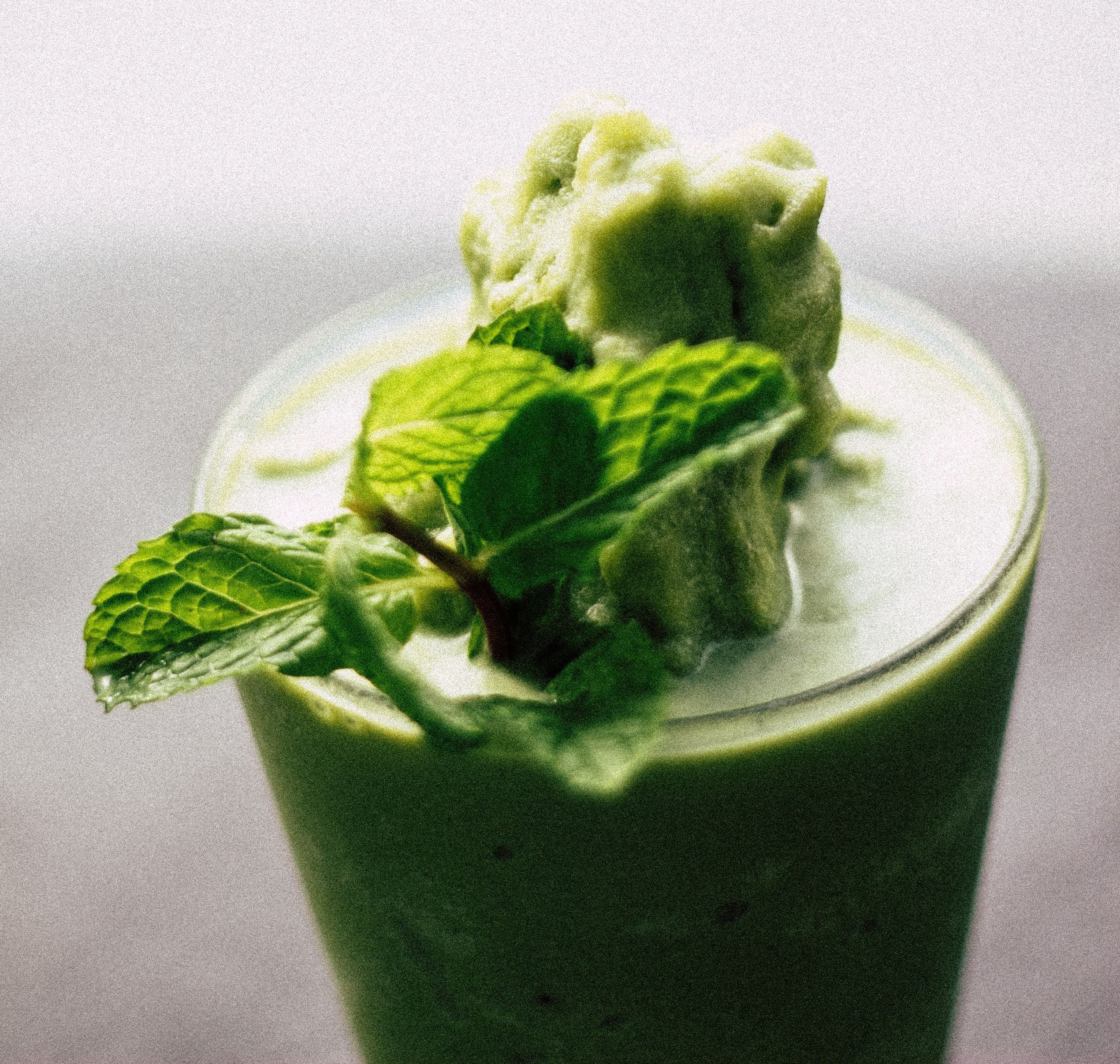 Matcha Recipe: Mindblowingly Good Frozen Mint Matcha Shake