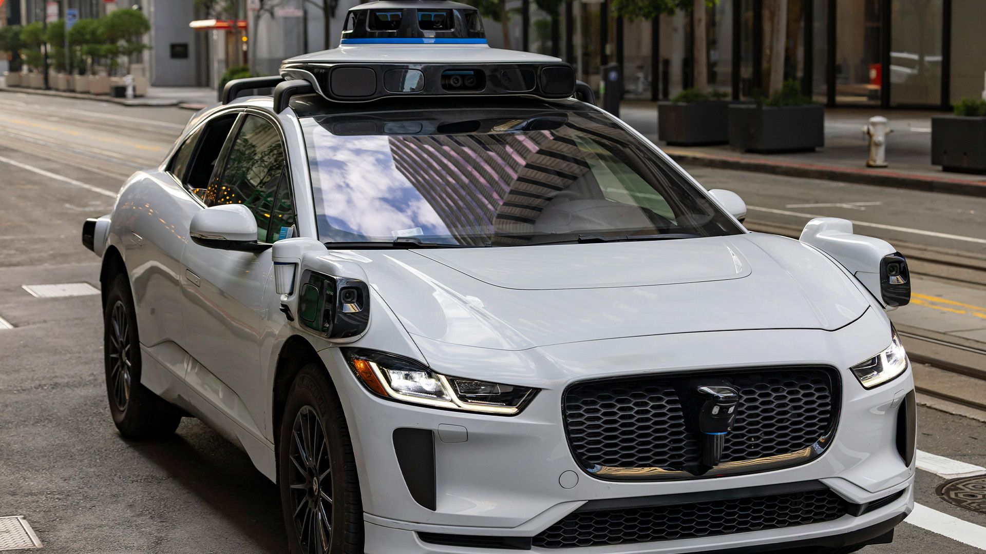 eCabs CEO urges early Malta rules for driverless cars