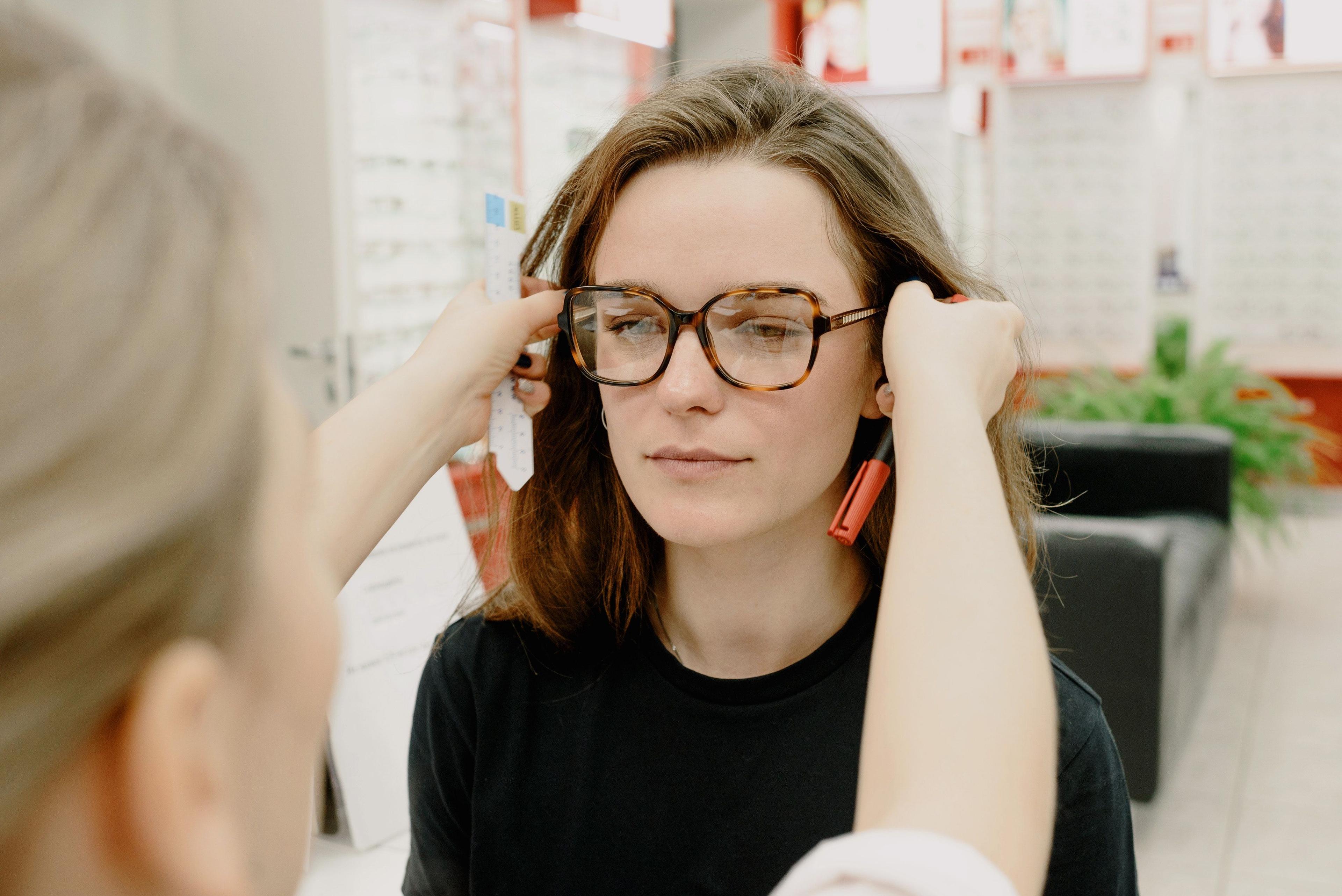 Explore Job Roles Dispensing Opticians Handshake explore-job-roles-dispensing-opticians-handshake