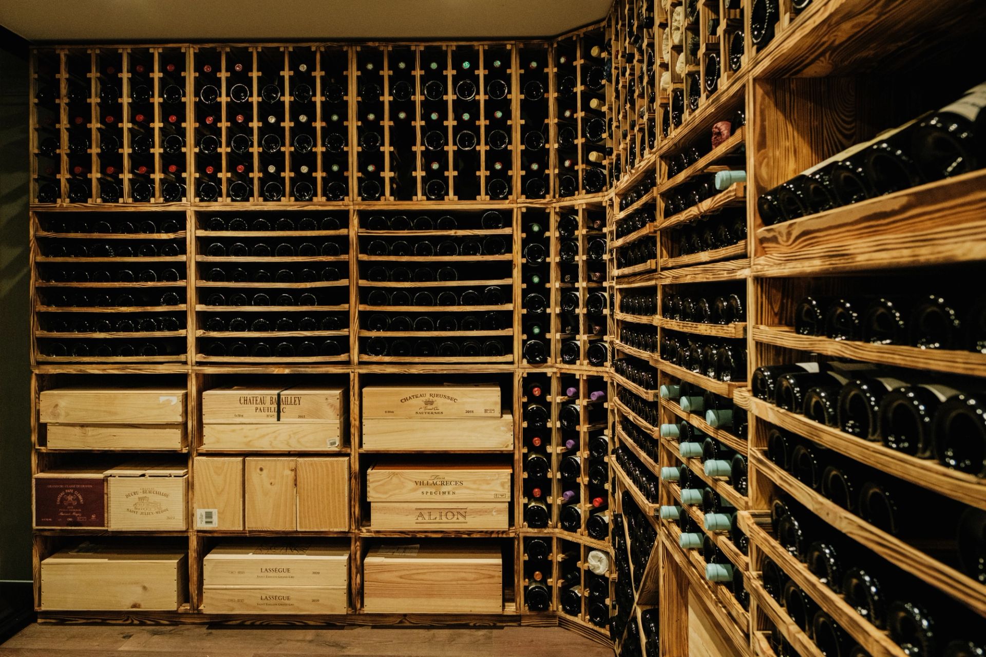 Caverack - HALF LEO - 18 Flaschen - Geflammtes Kiefernholz | Wineandbarrels