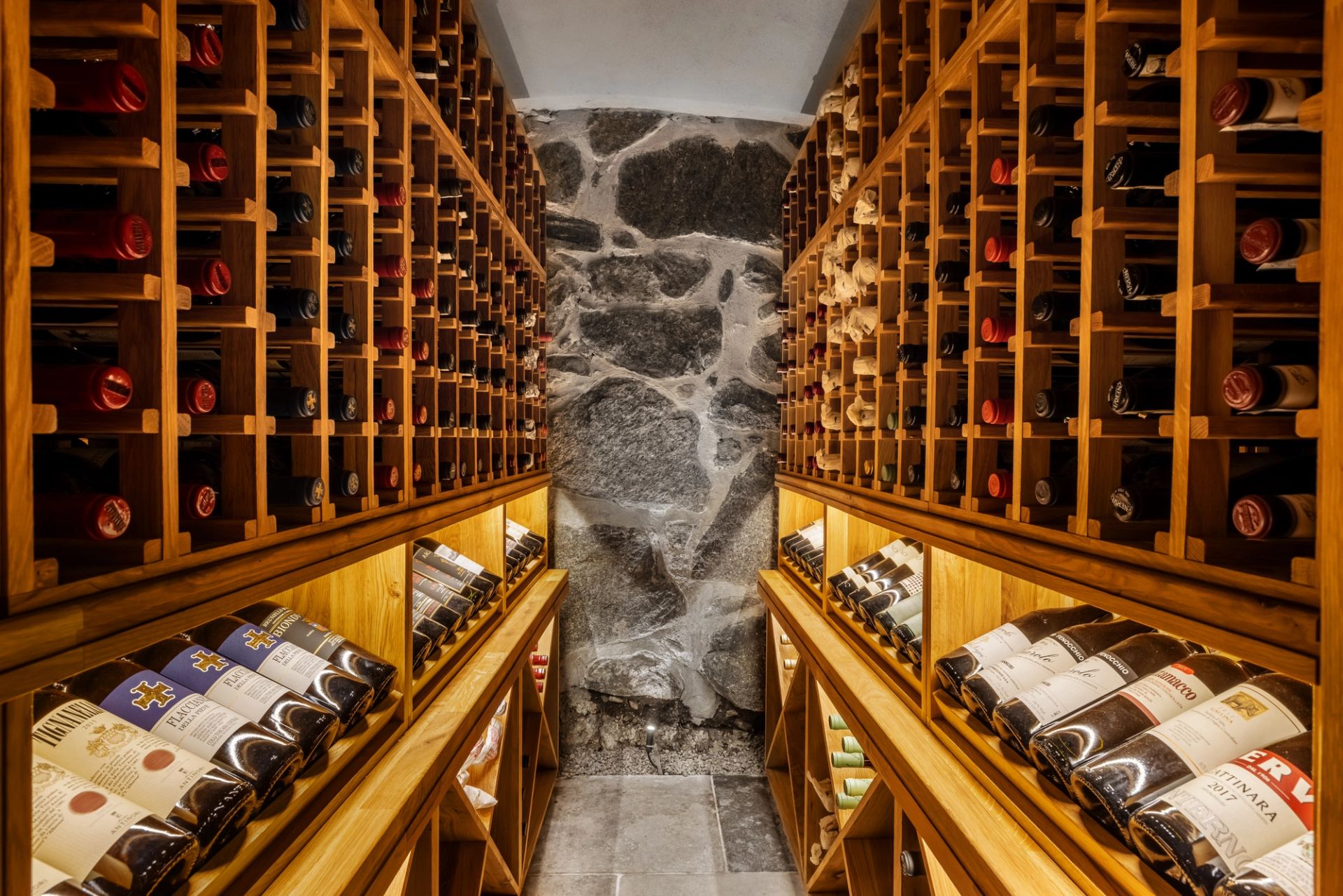 Juli måneds utvalgte showcase | Wineandbarrels