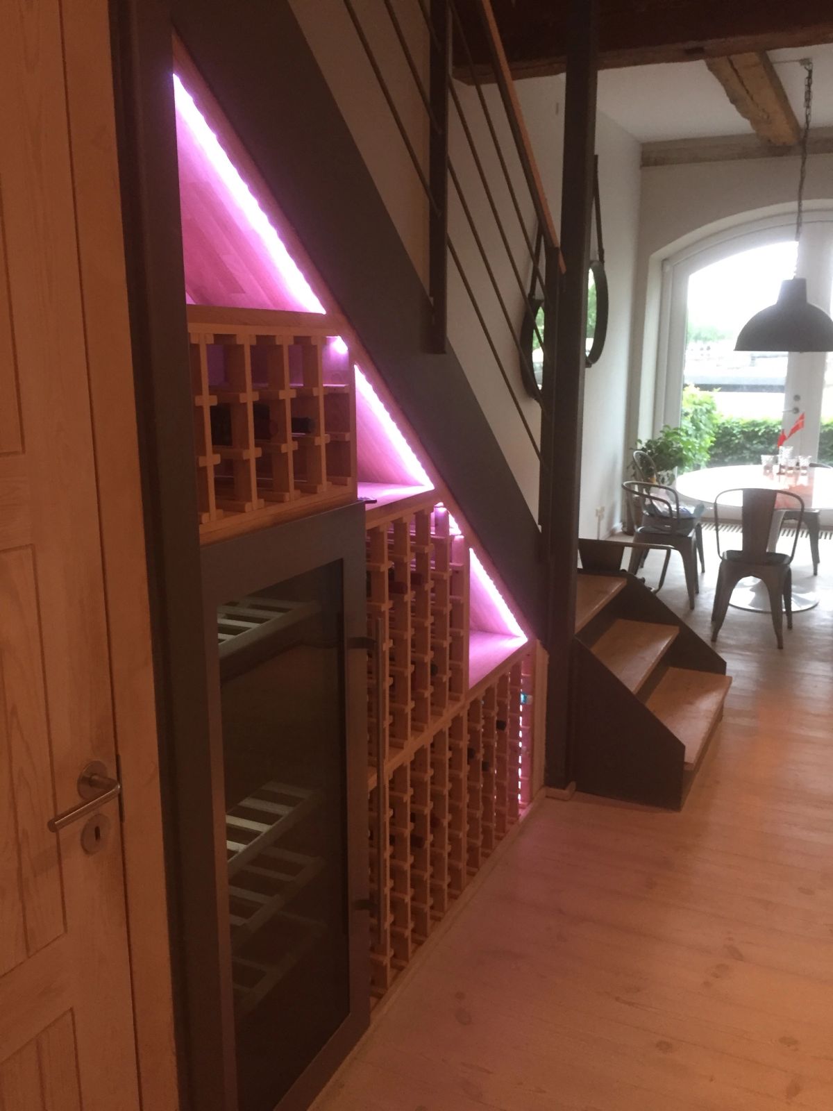 Obtenez votre propre cave à vin sous l'escalier - Aménagez avec style ...