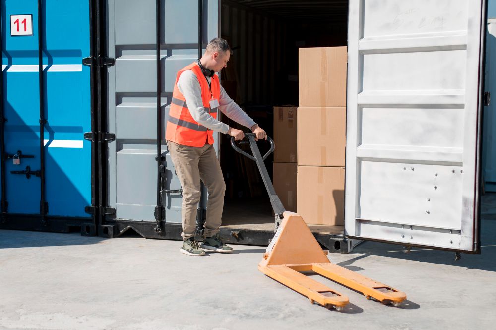 A Complete Guide to Hand Pallet Truck Checklist in 2026