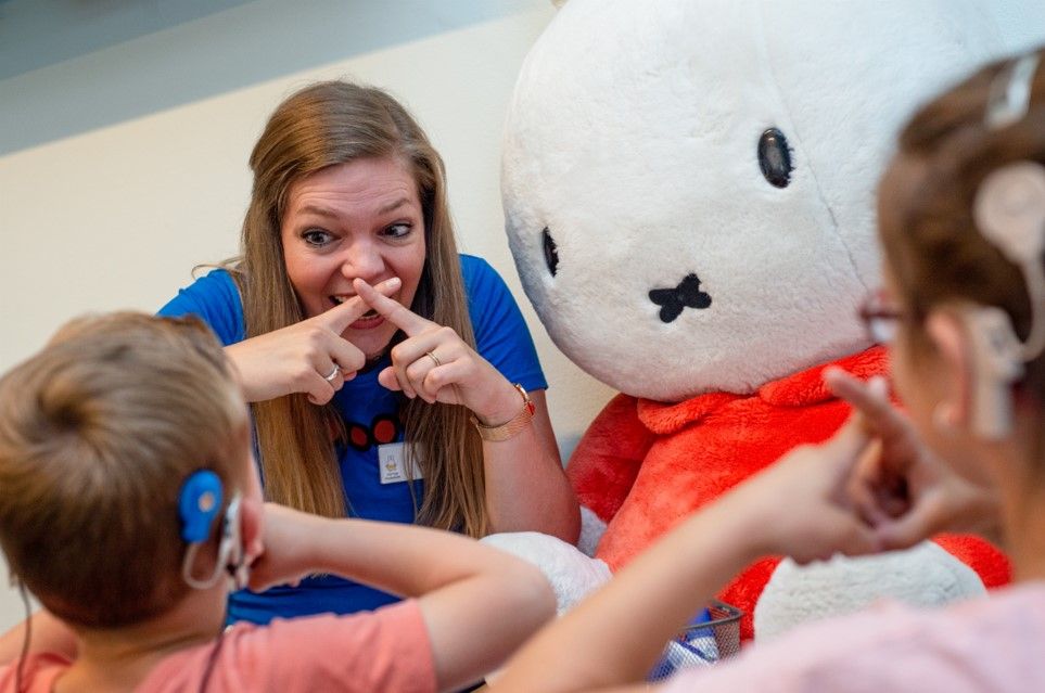 nijntje museum in nederlandse gebarentaal - nijntje museum