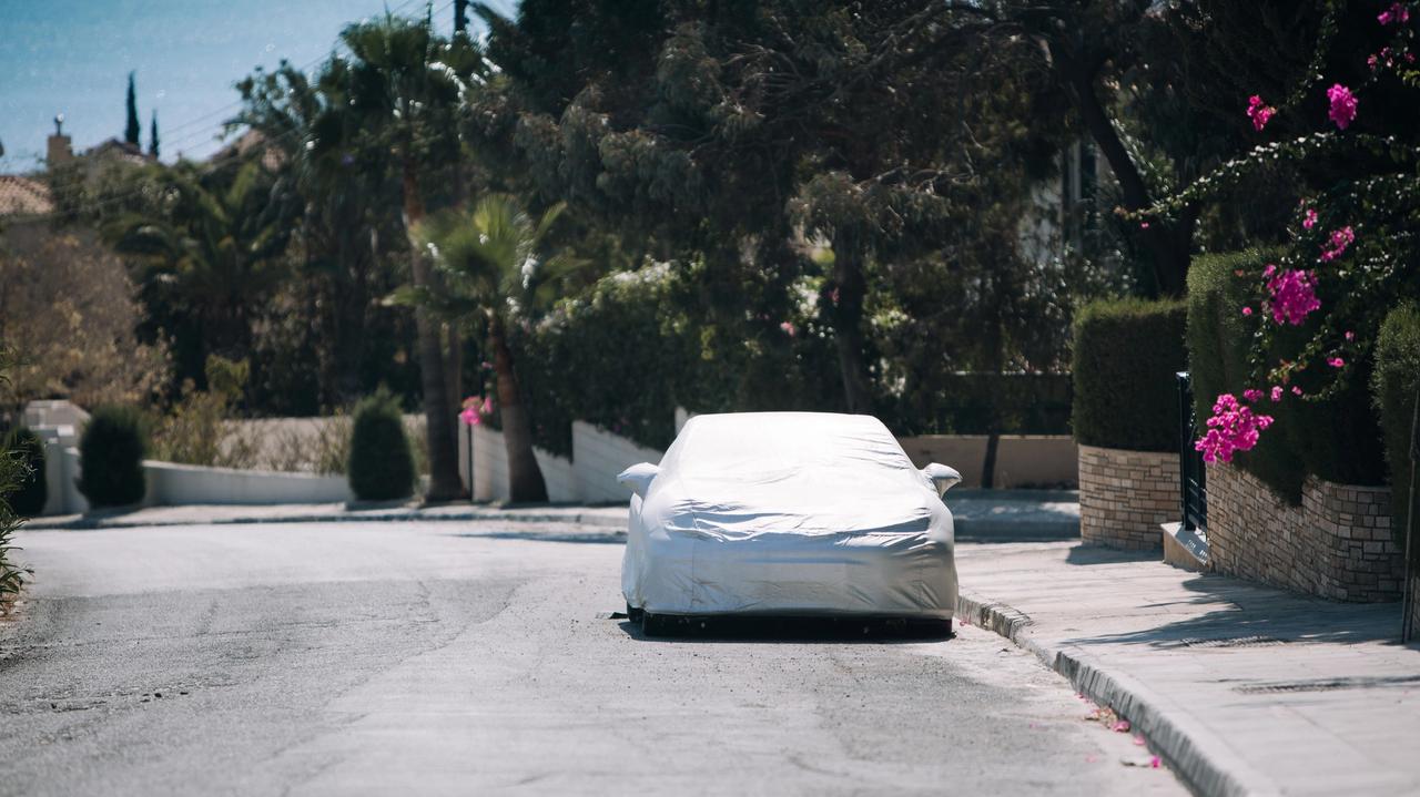 Custom Fit vs. Universal Car Cover: Pros & Cons | CarCovers.com