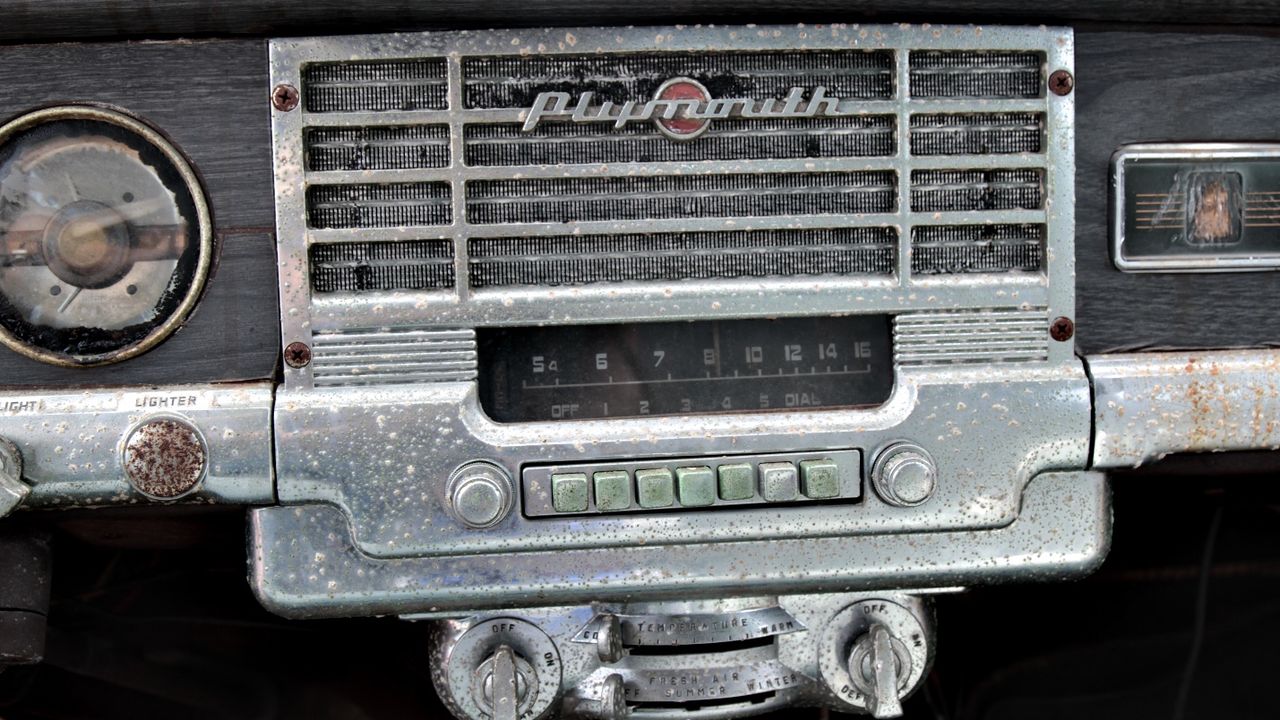 The Fascinating History of the Car Radio | CarCovers.com