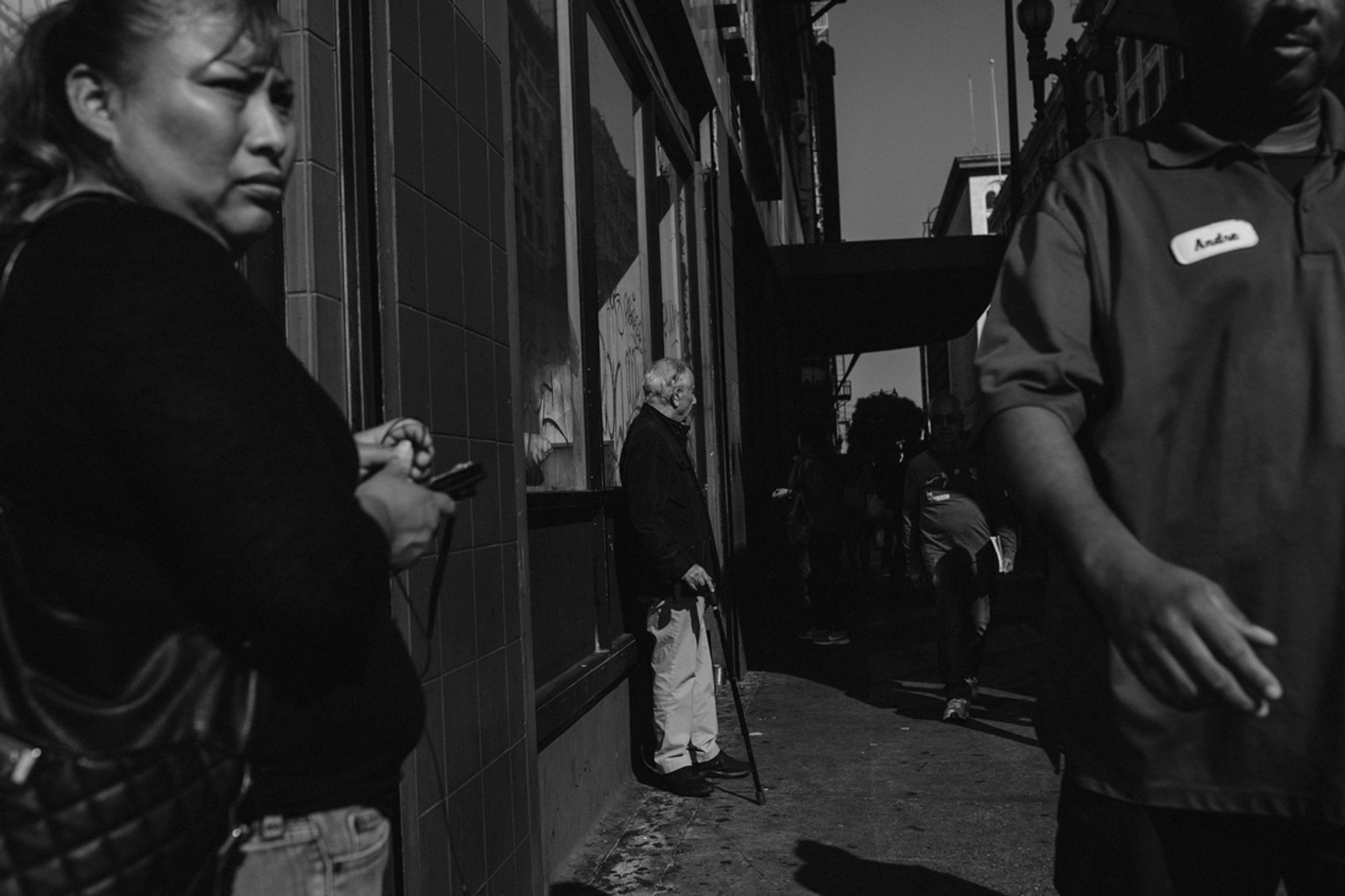 Intimate Street Photography with a CPL Filter · Urth Magazine