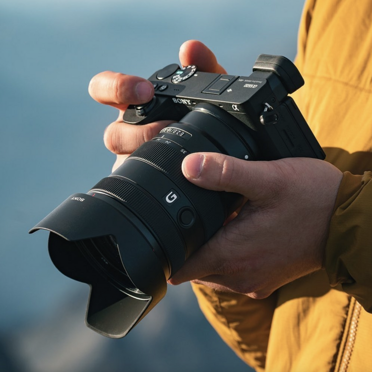 The Best Mirrorless Cameras for Travel Photography (2024) · Urth Magazine