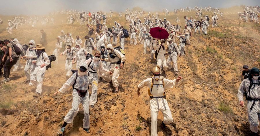 10 Examples of Powerful Visual Storytelling in Photos · Urth Magazine