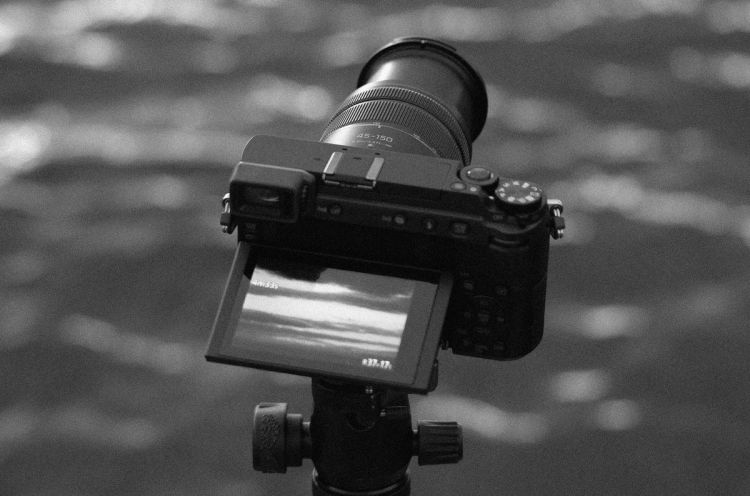 How Mirrorless Cameras Are Changing the Photography Landscape · Urth ...