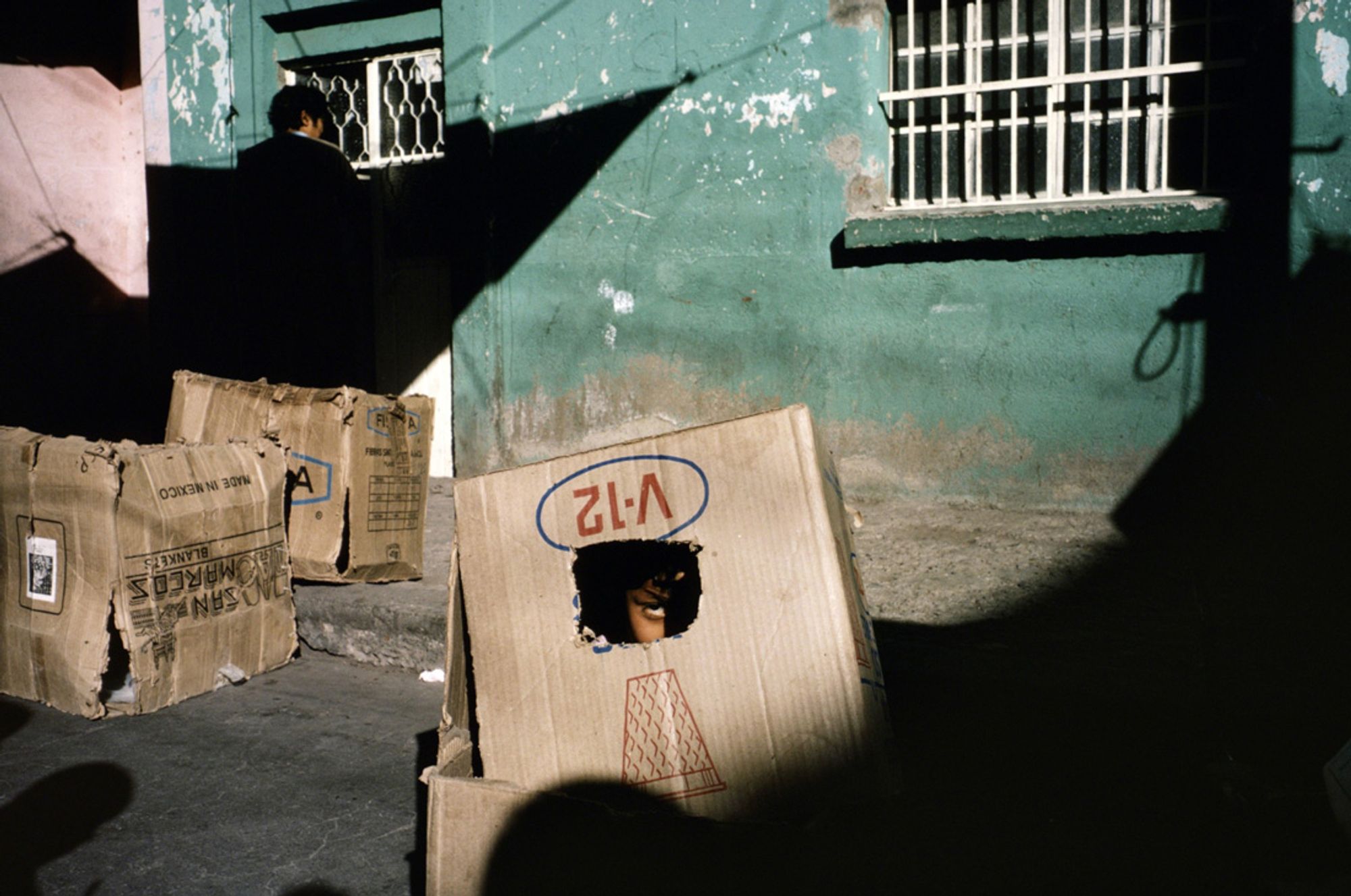 The Greats: How Alex Webb Found His Street Photography Style | Urth ...