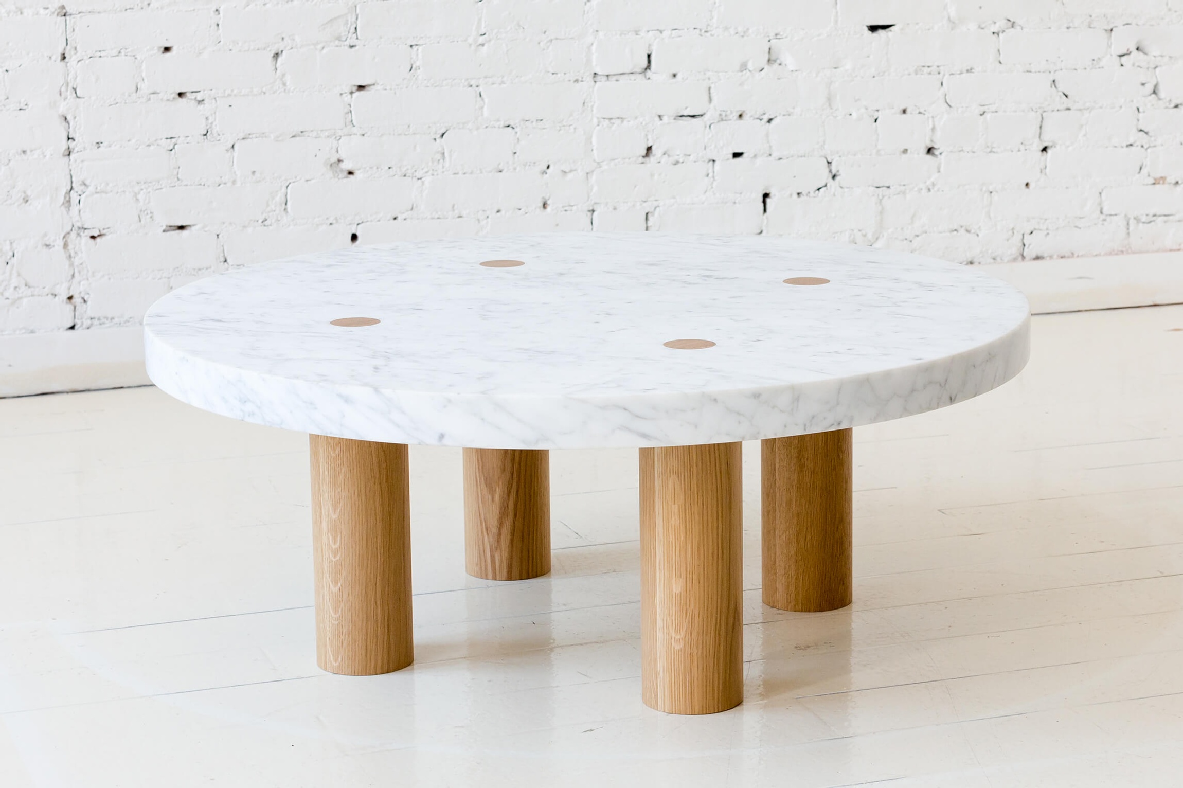 COLUMN COFFEE TABLE Central Leg / Round | Fort Standard