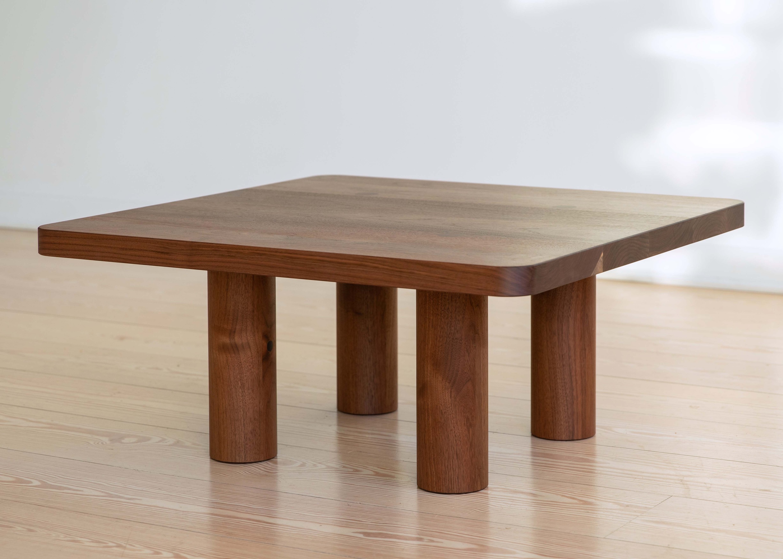 COLUMN COFFEE TABLE Central Leg / Round | Fort Standard