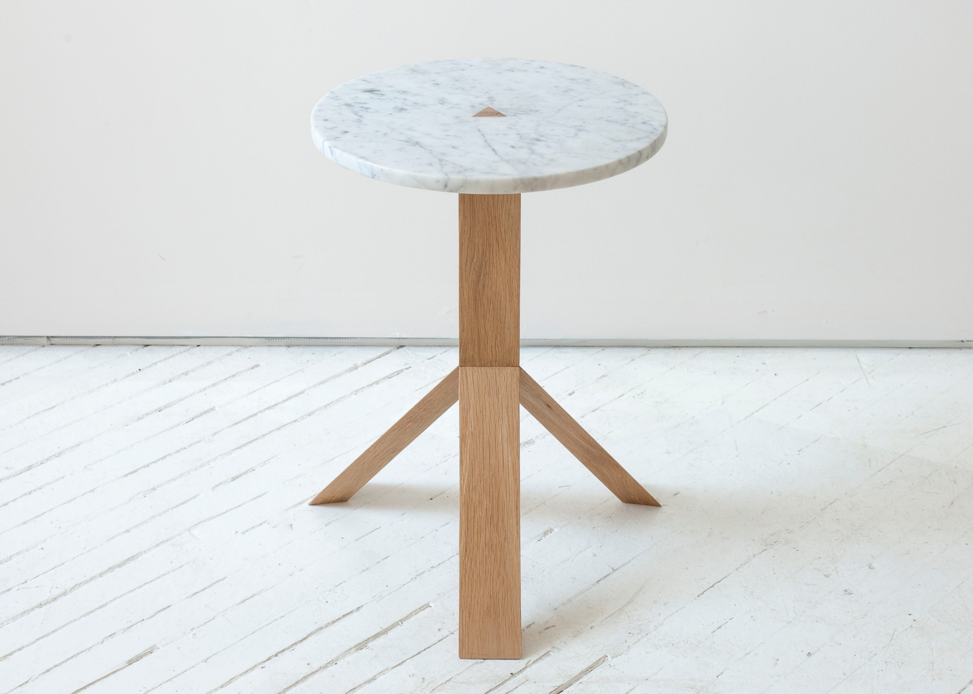 FOUNDATION SIDE TABLE Triangle | Fort Standard