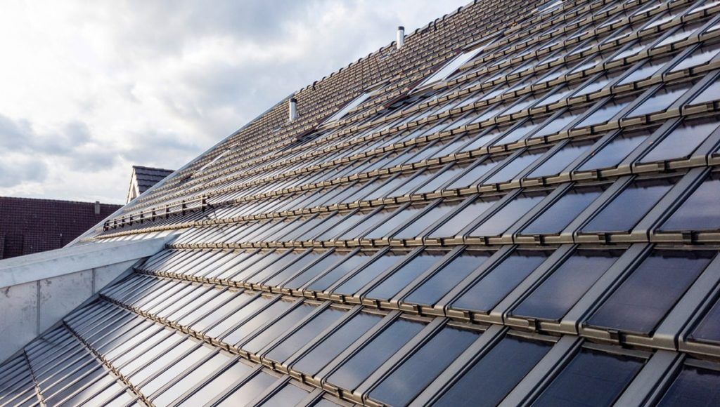 Guide complet des tuiles solaires photovoltaïques : fonctionnement ...