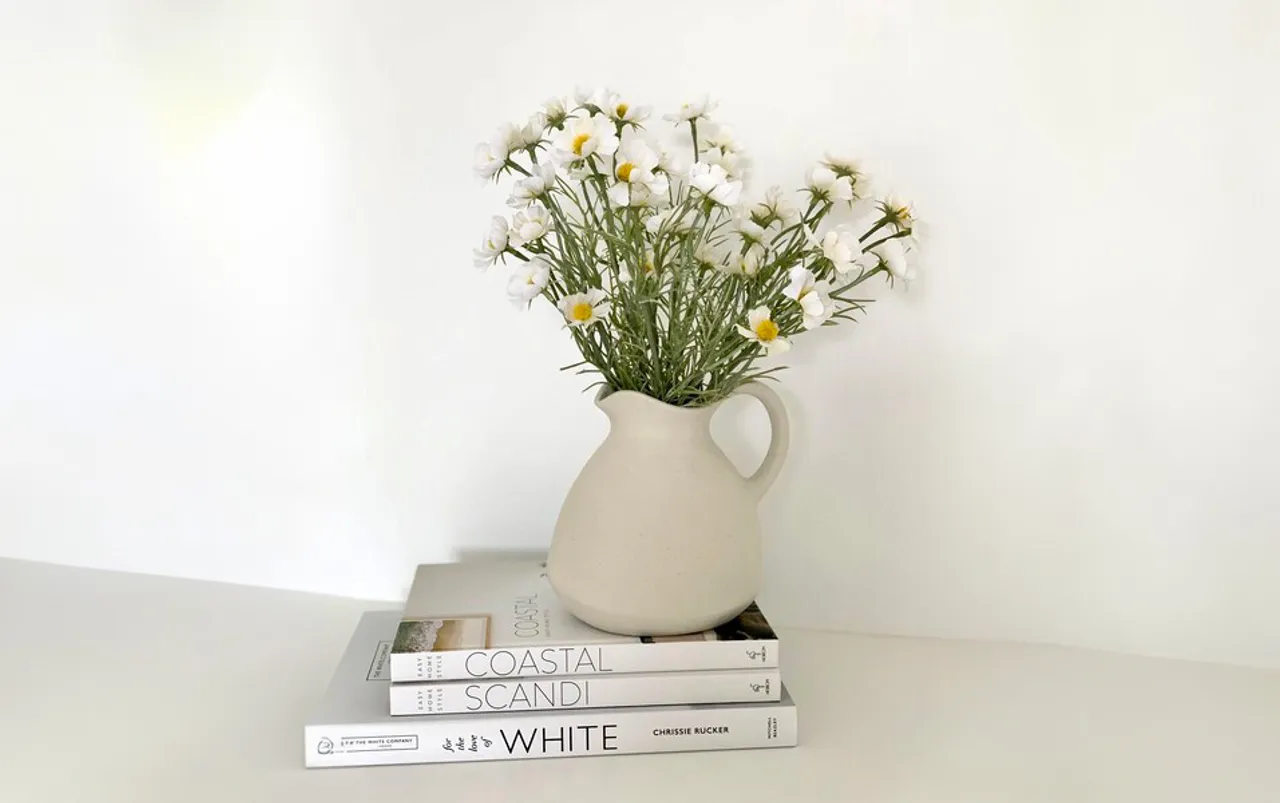 The Versatility of Vases: Ideas for Year-Round Use in Your Home