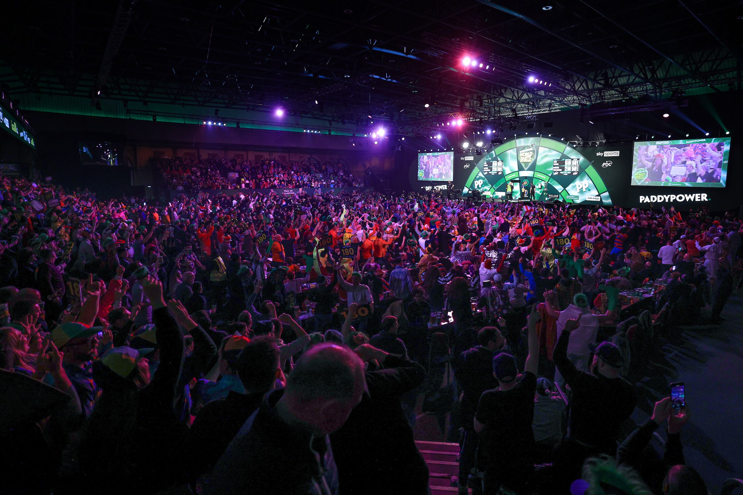 Gian van Veen cut into 12/1 for PDC World Championship glory