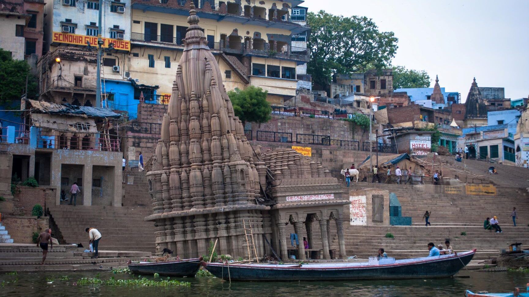 The ‘Leaning Temple of Varanasi’