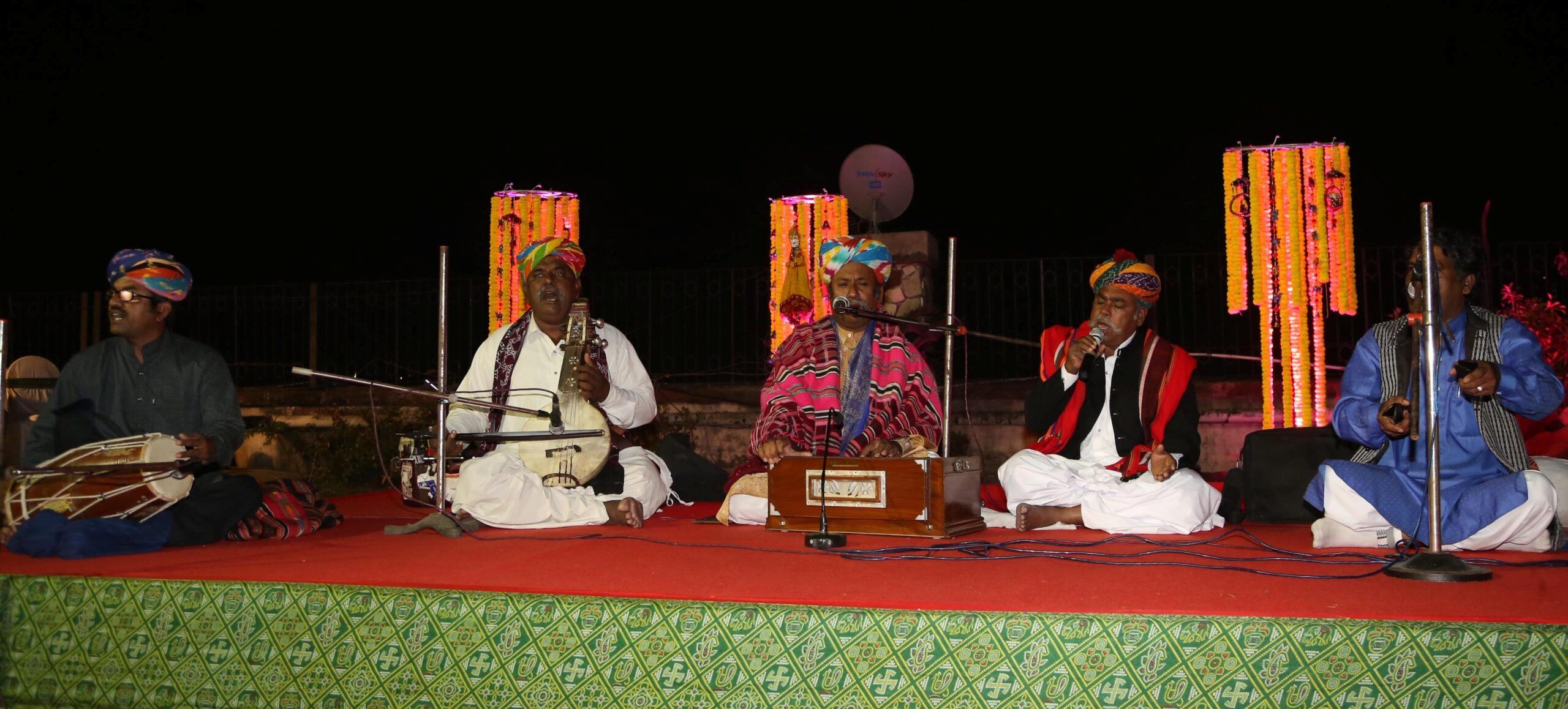The Manganiyars: Folk Music from the Dunes