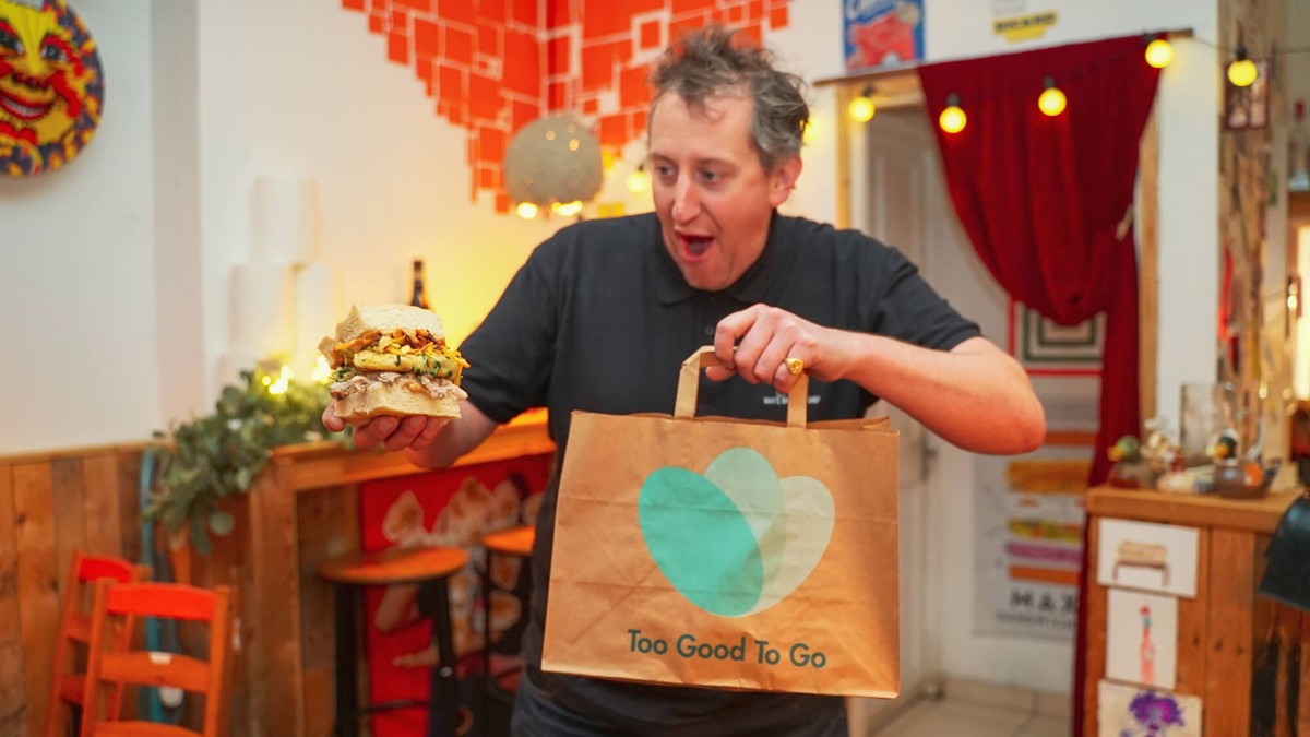 Too Good To Go x Max Halley's 'Ultimate Christmas Leftovers Sandwich ...