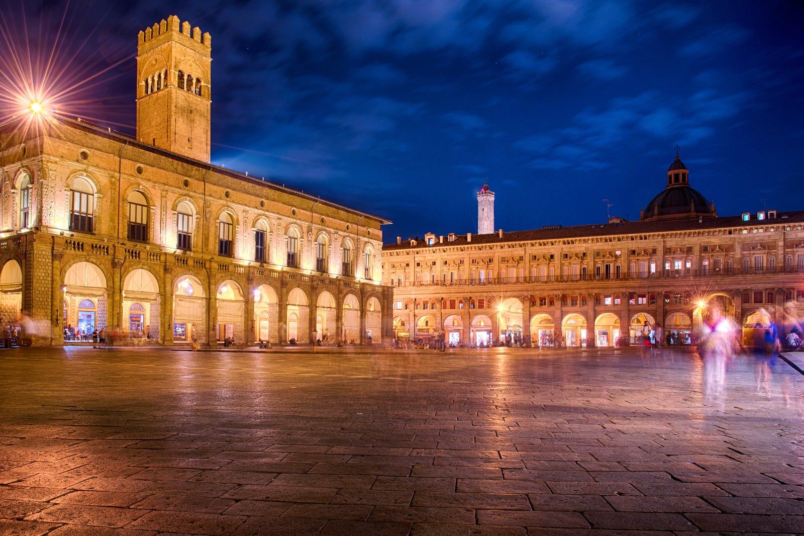 Best Things to Do After Dinner in Bologna