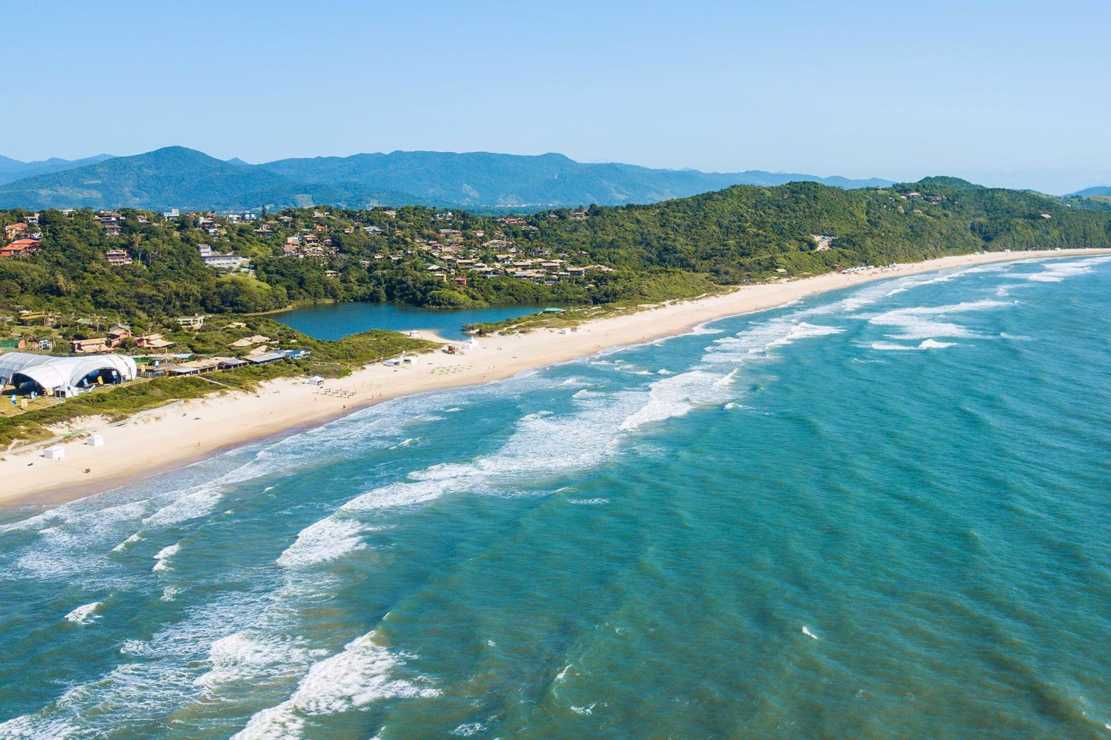 9 atividades para aproveitar a Praia do Rosa