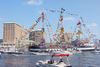 Foto de <a href="https://commons.wikimedia.org/wiki/File:Gasparilla_Pirate_Fest_2003_-_Pirate_Flagship_Invading_Tampa.jpg" target="_blank" rel="noreferrer">Christopher Hollis</a> (<a href="https://creativecommons.org/publicdomain/zero/1.0/" target="_blank" rel="noreferrer">CC0 1.0</a>)  modificada