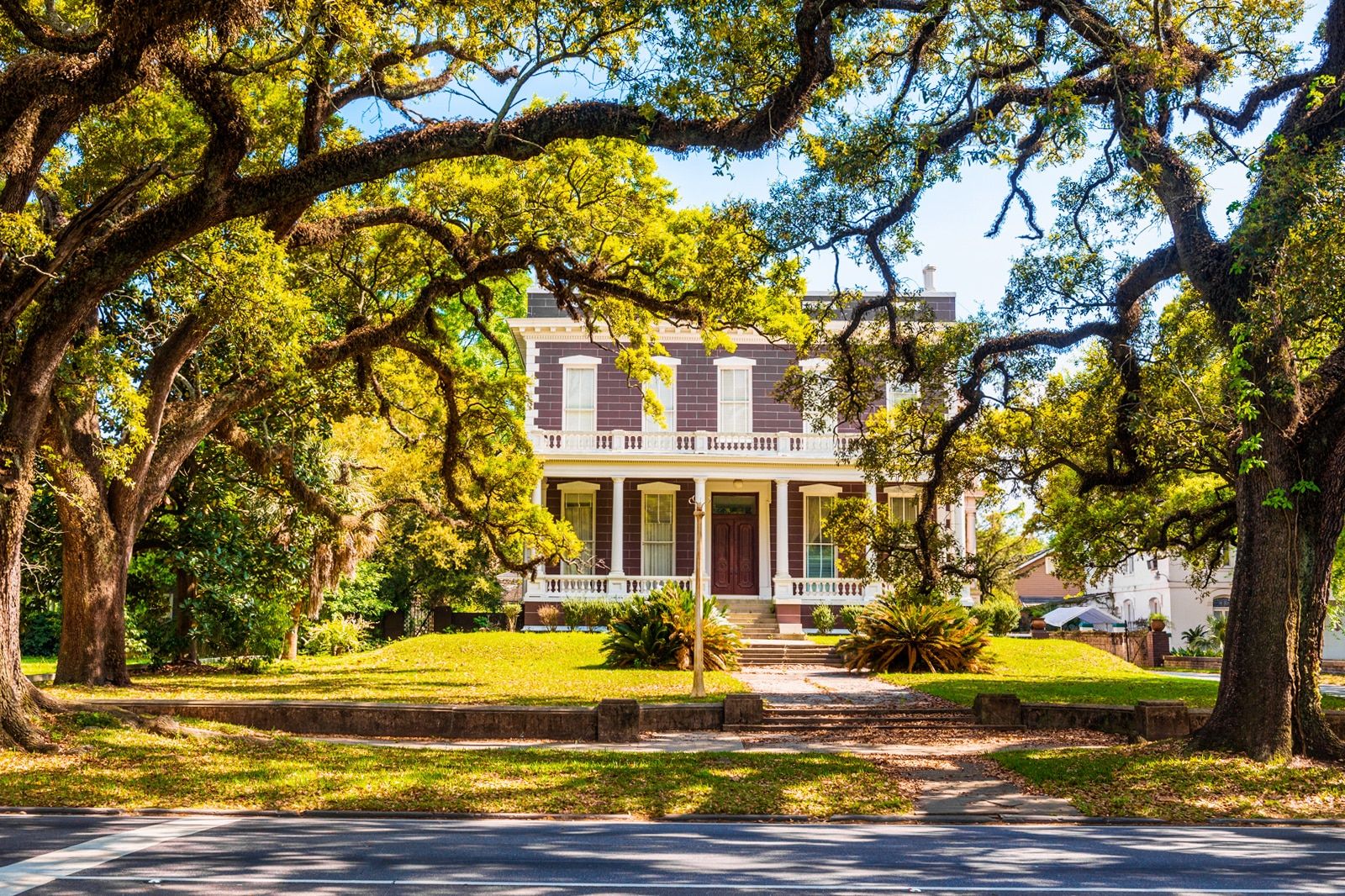 10 Must-Visit Small Towns in Alabama