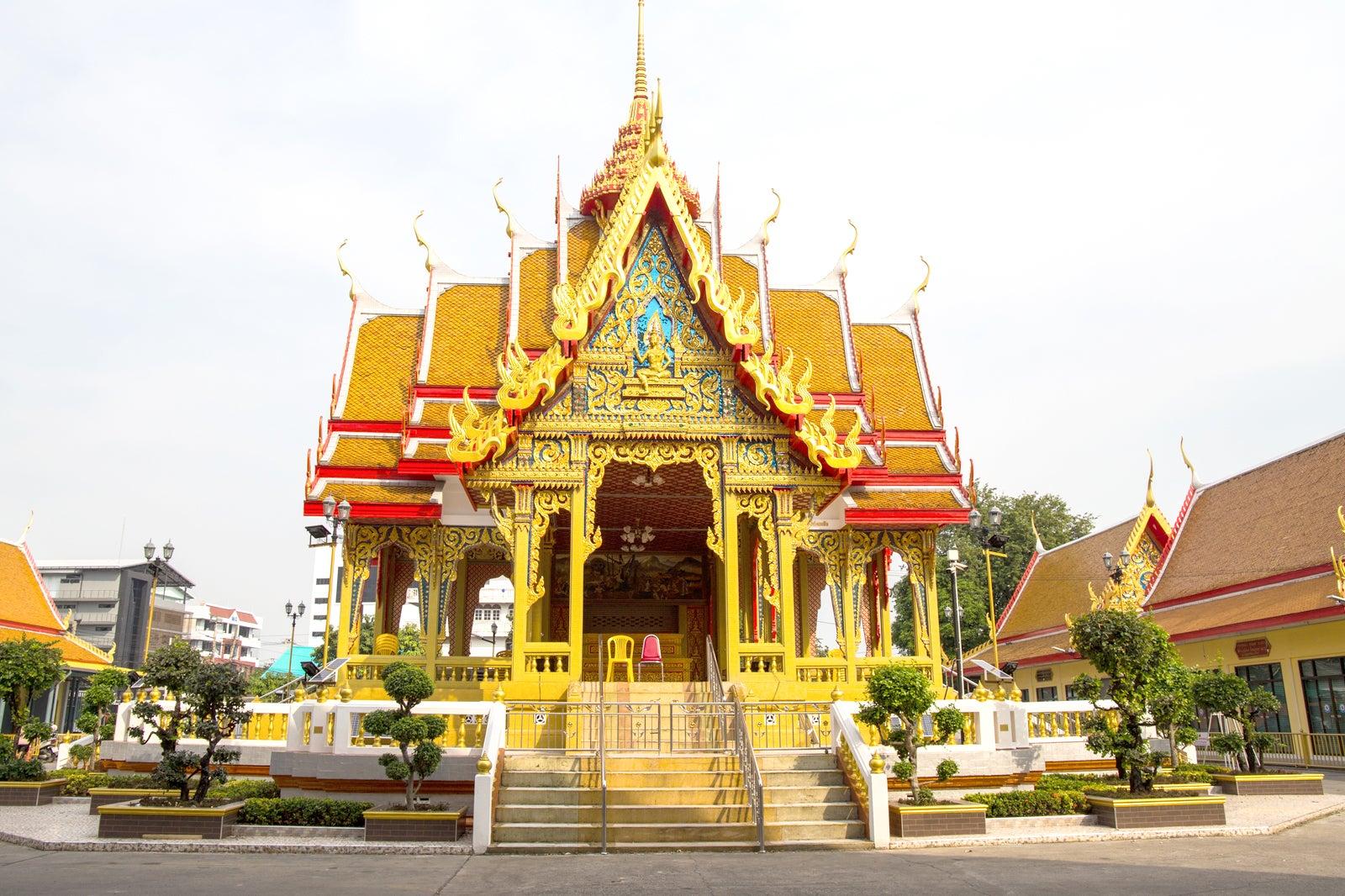 Mae Nak Shrine in Bangkok