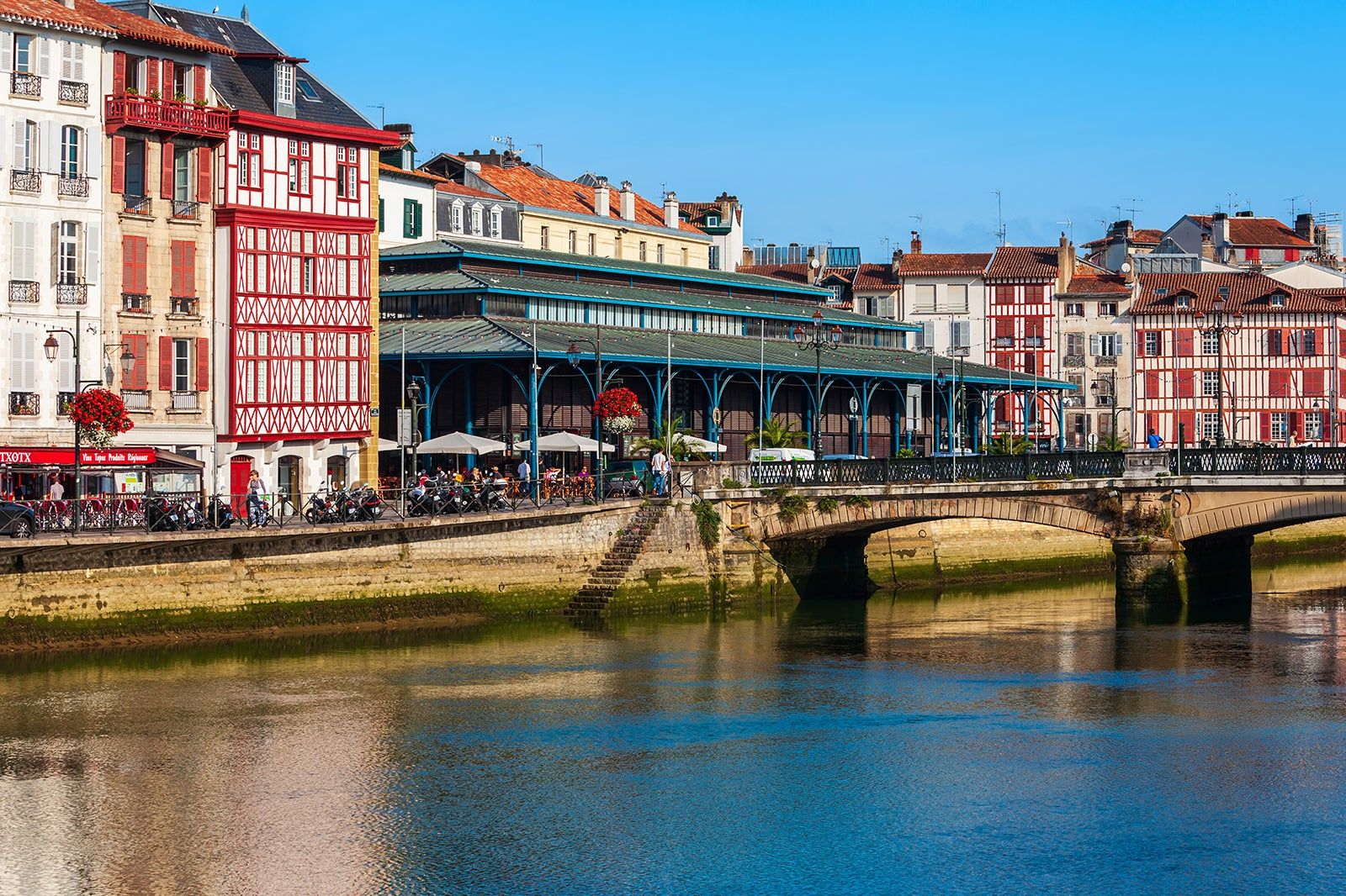 5 Best Markets in Biarritz