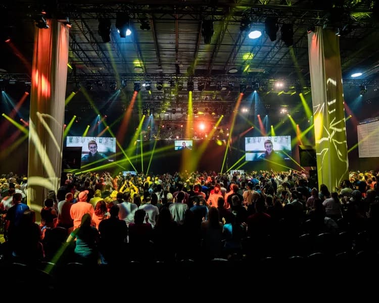 The Success Story of a Life & Business Coach | Tony Robbins