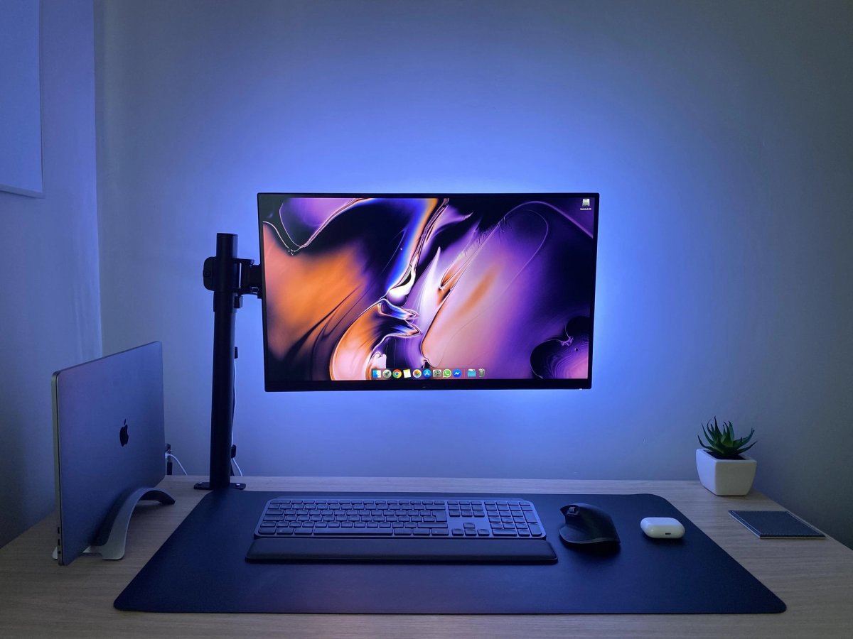 Calming Single Monitor Desk Setup | Remote Setups