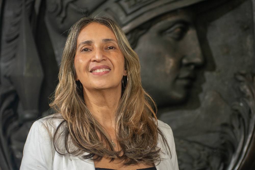 Luciane Barcellos toma posse como diretora da EEFD | Centro de Ciências ...