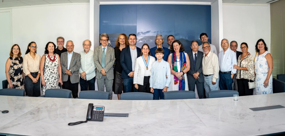 Lúcia Mendonça Previato recebe título de Professora Emérita | Centro de ...