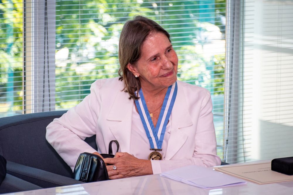 Lúcia Mendonça Previato recebe título de Professora Emérita | Centro de ...