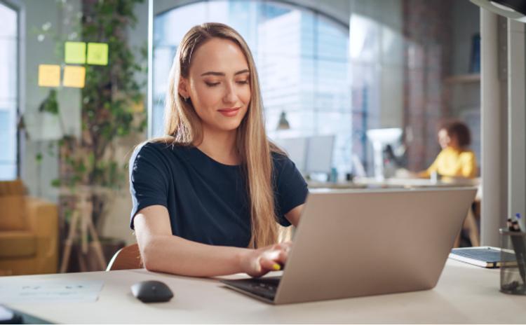 Finn rett grafisk designer